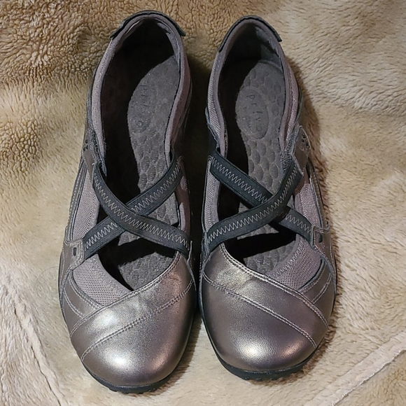 Privo | Shoes | Bronze Taupe Privo M Flats | Poshmark